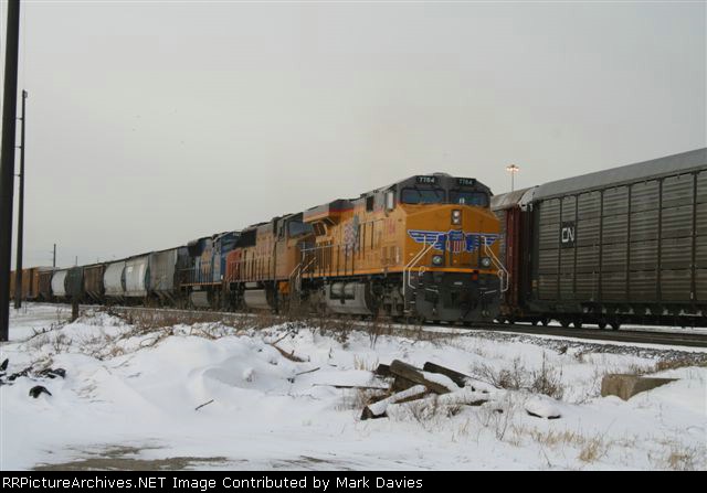 UP 7784 + 4574 + CSX 4744